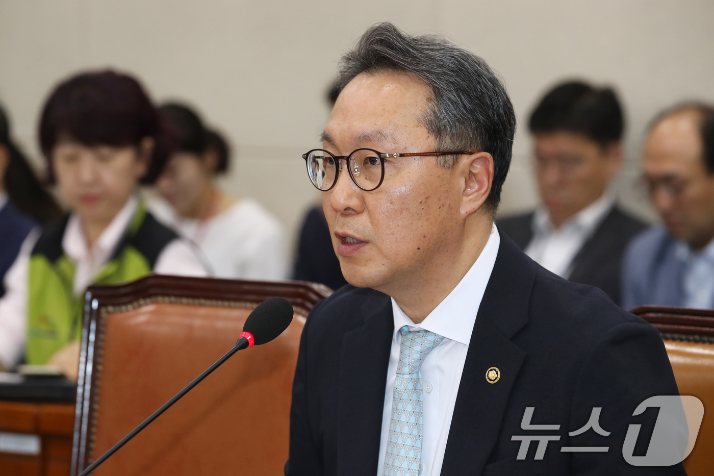 답변하는 박민수 차관