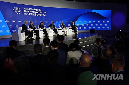 (FOCUS)CHINA-LIAONING-DALIAN-SUMMER DAVOS-CONCLUSION (CN)