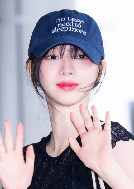 카리나, 시스루도 완벽 소화하네...'소두' 미모 인증