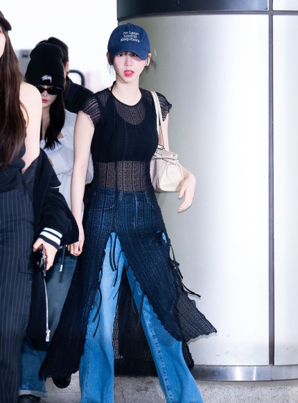 카리나, 시스루도 완벽 소화하네...'소두' 미모 인증 | 스타일에이드