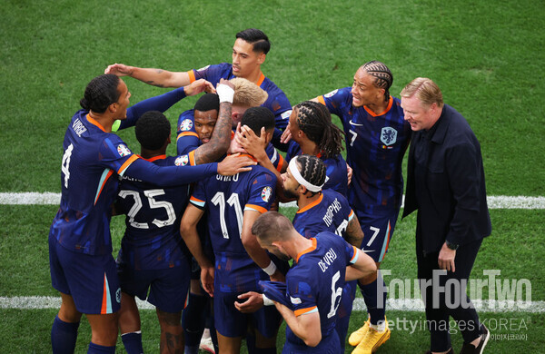 [euro.review] '각포 1G 1AS'...네덜란드, 루마니아에 3-0 승→16년 만에 8강 진출