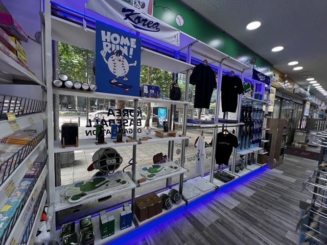 ‘KBO 굿즈 공식 판매점’ 오피스디포, 선릉역점서 첫 판매 시작