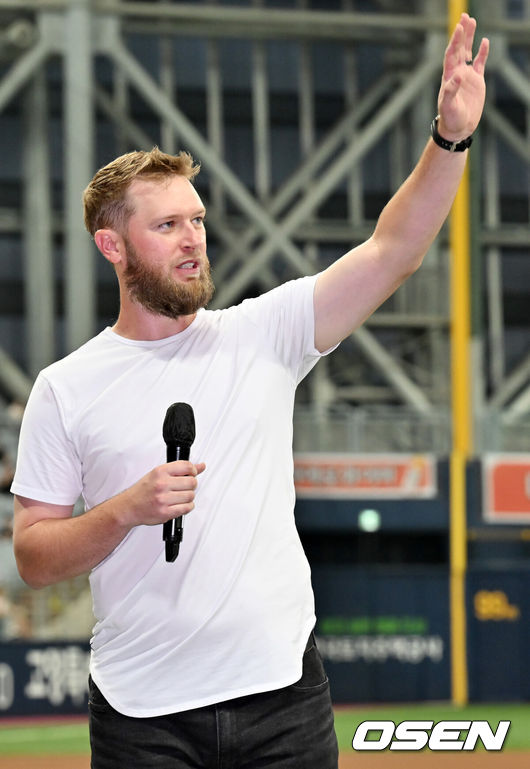 ‘입단테스트 보려고…’ 1년 만에 돌아온 前 키움 56승 외인, 두산은 왜 항공권+숙박 제공했을까