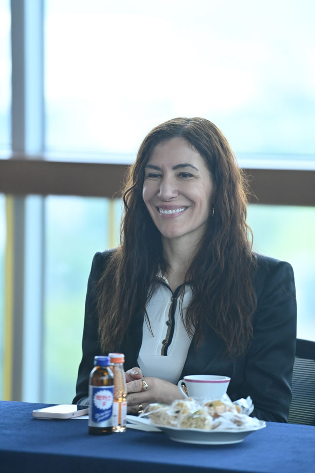 K-팝에 푹 빠진 딸 따라 한국 온 불가리아 전 장관