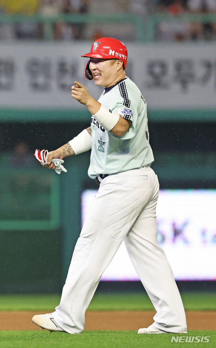 기뻐하는 최형우