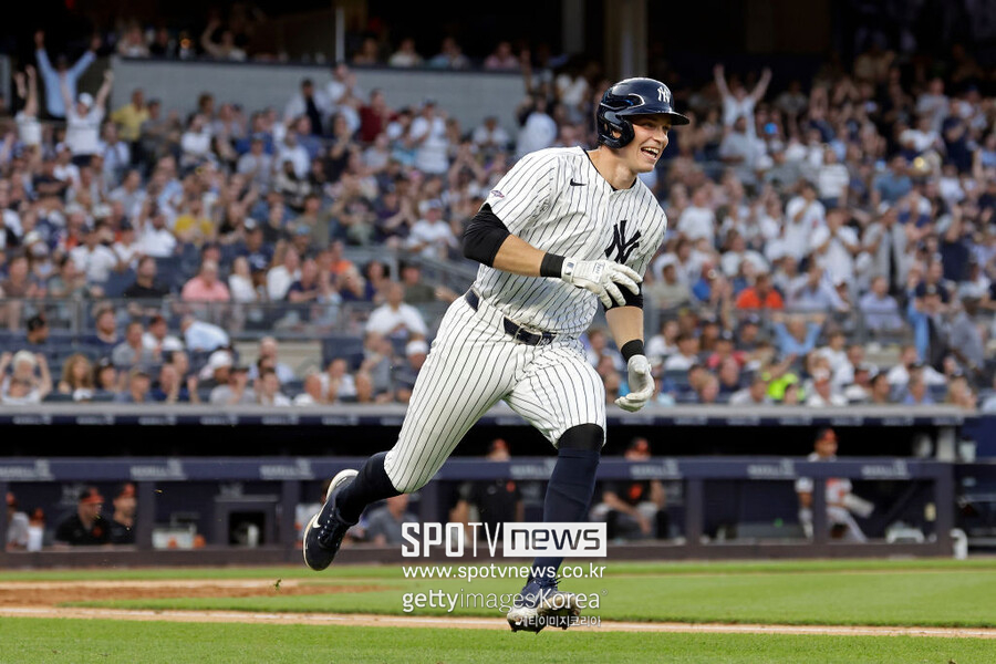 MLB 괴물 신인 또 나왔다…양키스 신인 역대 최초 1G 3홈런 폭발, 그것도 라이벌 보스턴 상대로