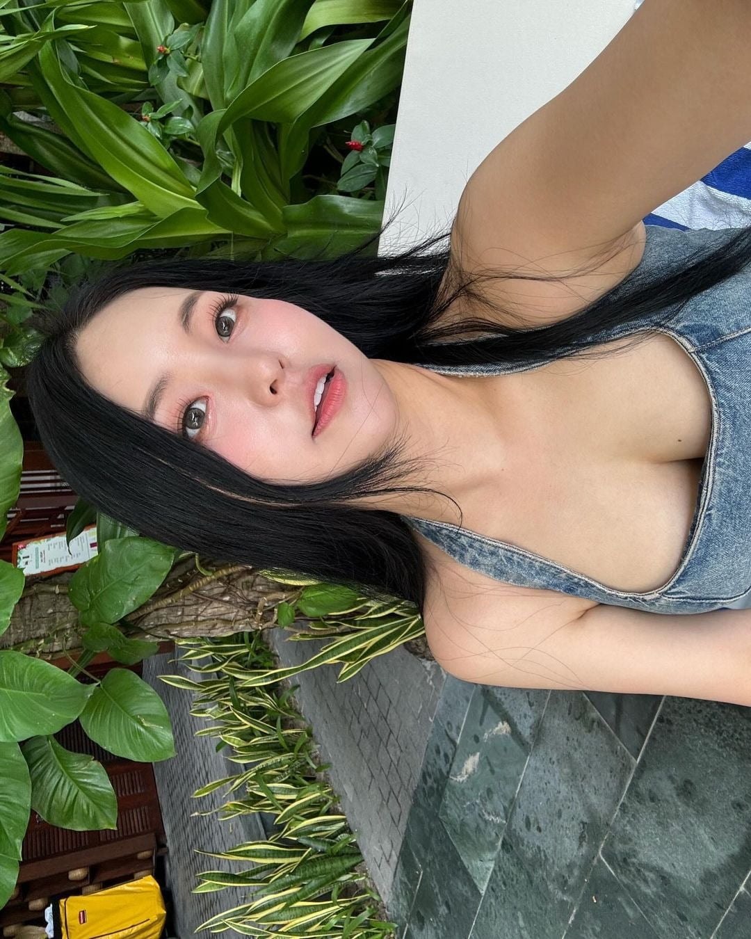 '163cm 48kg'이라더니…브브걸 유정, 터질 듯한 볼륨감 자랑