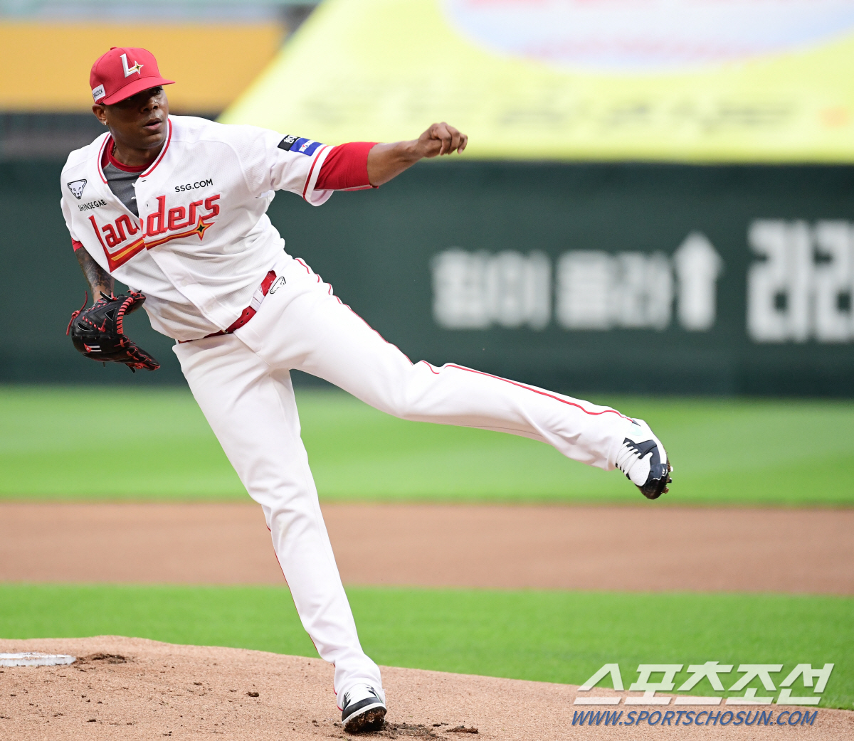 '150㎞ 日청년' 대신 택한 14억 외인 괜찮을까? "맞대결 없었으면, 이겨야 본전" SSG의 속내 [인천리포트]