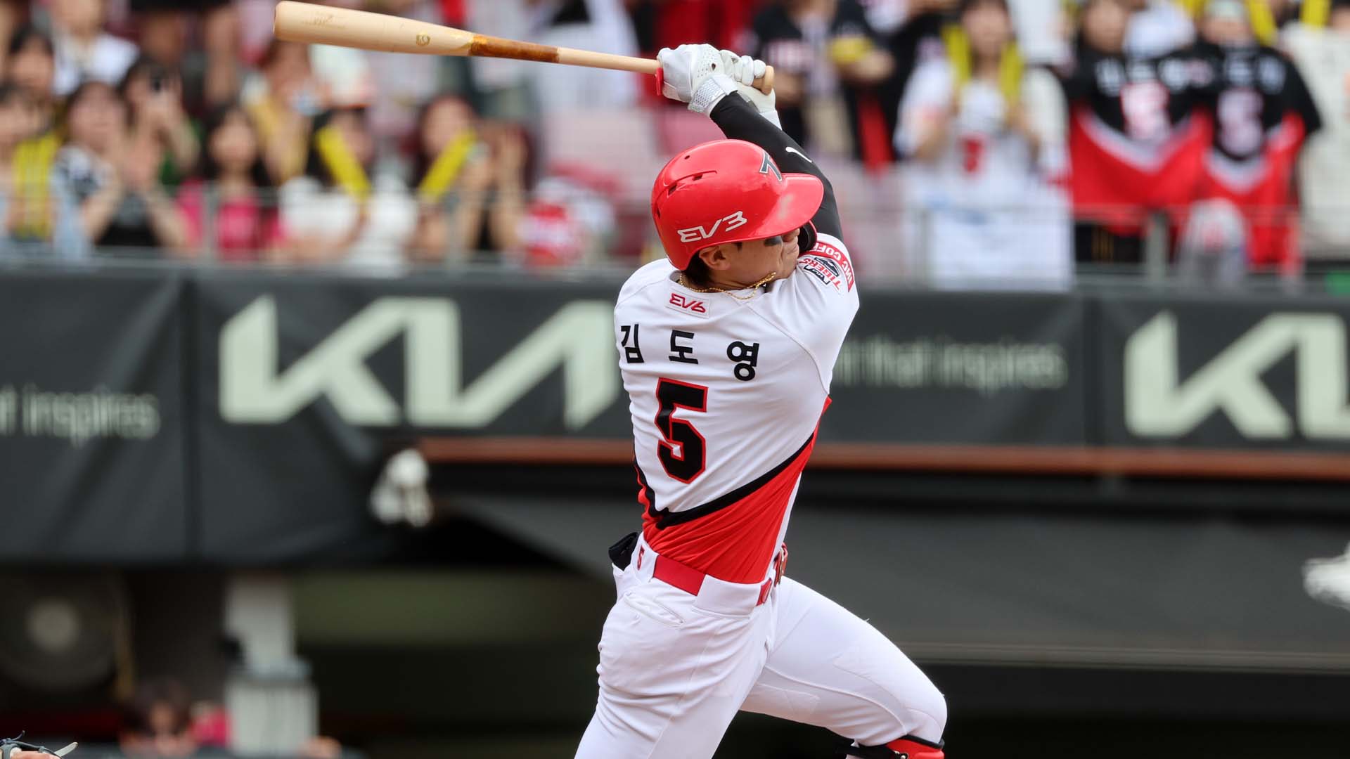 '전반기 20홈런 - 20도루' KIA 김도영, 6월 MVP