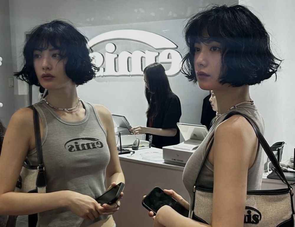 나나, 민소매 ‘노브라’ 패션 공개… 오히려 가슴 탄력 높이는 효과 있다?