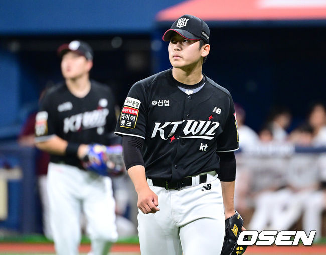 'KKKK' 21구 중 18구 직구, 데뷔 첫 5아웃 SV…박영현 괴력 마무리, 또 1점차 승리 KT '5위 싸움 가세'