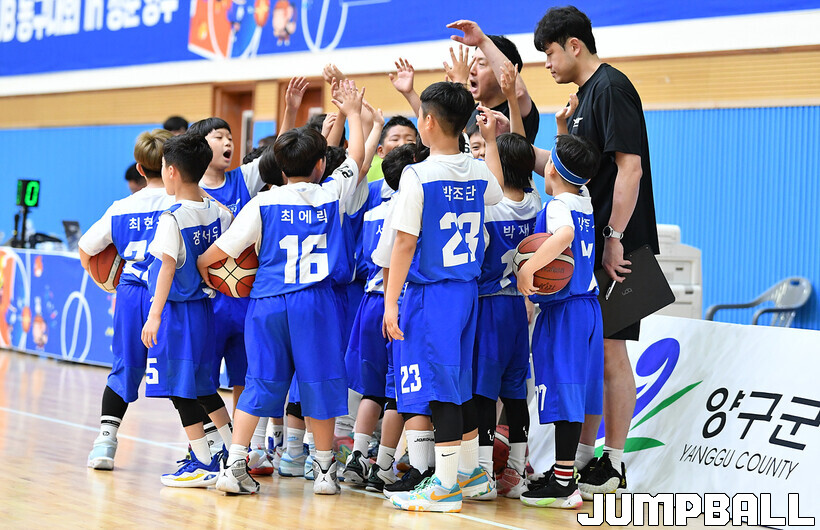 [KCC 2024 KBL 유스클럽 농구대회 IN 청춘양구] U9 결승 삼성 우승, 삼성이 SK에 33-32로 승리 화보