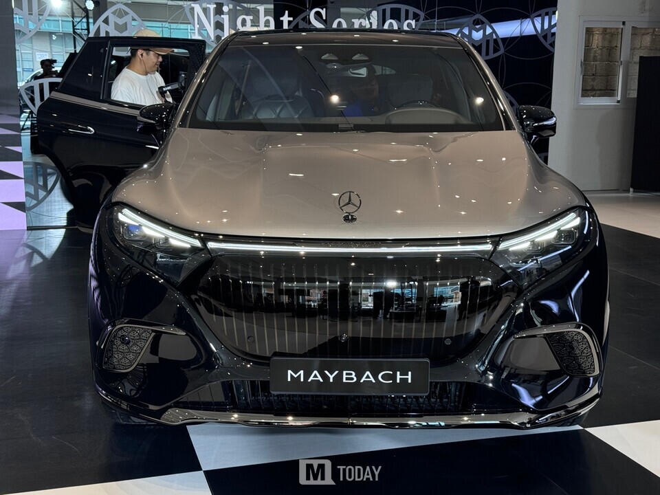 "전동화 럭셔리 비전" 벤츠, 한정판 '마이바흐 EQS SUV 나이트 시리즈'