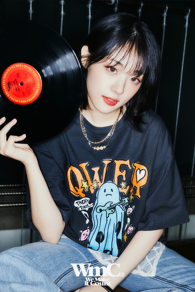 ‘QWER 히나’가 선택한 그 옷…WMC, 콜라보 컬렉션 발매