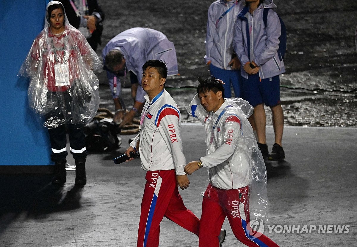 파리 올림픽 개회식 입장하는 북한 선수단