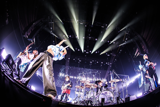 CNBlue, UVERworld rock together with 'Unlimited Challenge' in Seoul