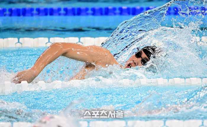 ‘절치부심’ 황선우, 자유형 100m 16위 ‘턱걸이’로 준결승 진출…접영 200m 김민섭, 사상 첫 준결승行