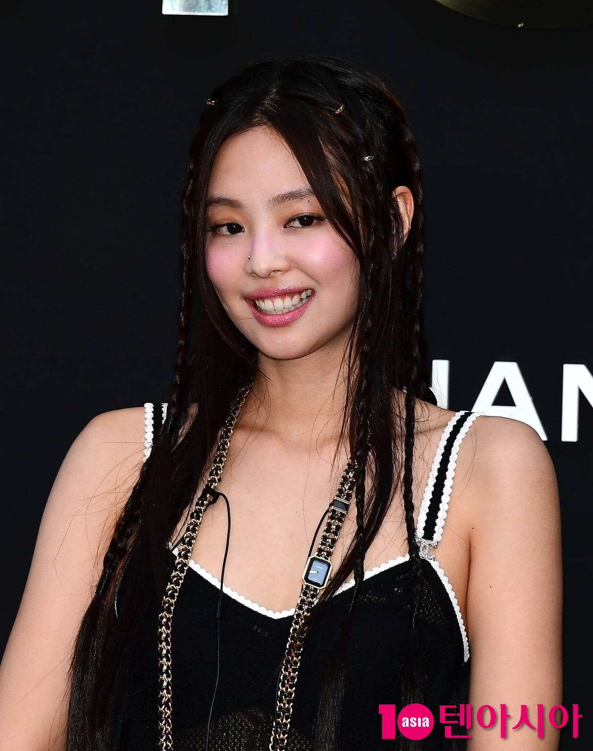 제니, 실내흡연→갑질 논란 의식했나…첫 행보는 스태프 생일 축하 "공주님 행복해야해" [TEN이슈]