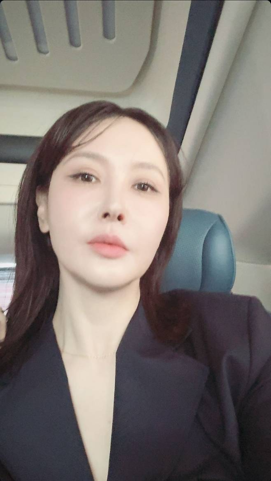 최수린, 49세 맞아? ‘우아한 차도녀’ 원숄더 롱스커트룩