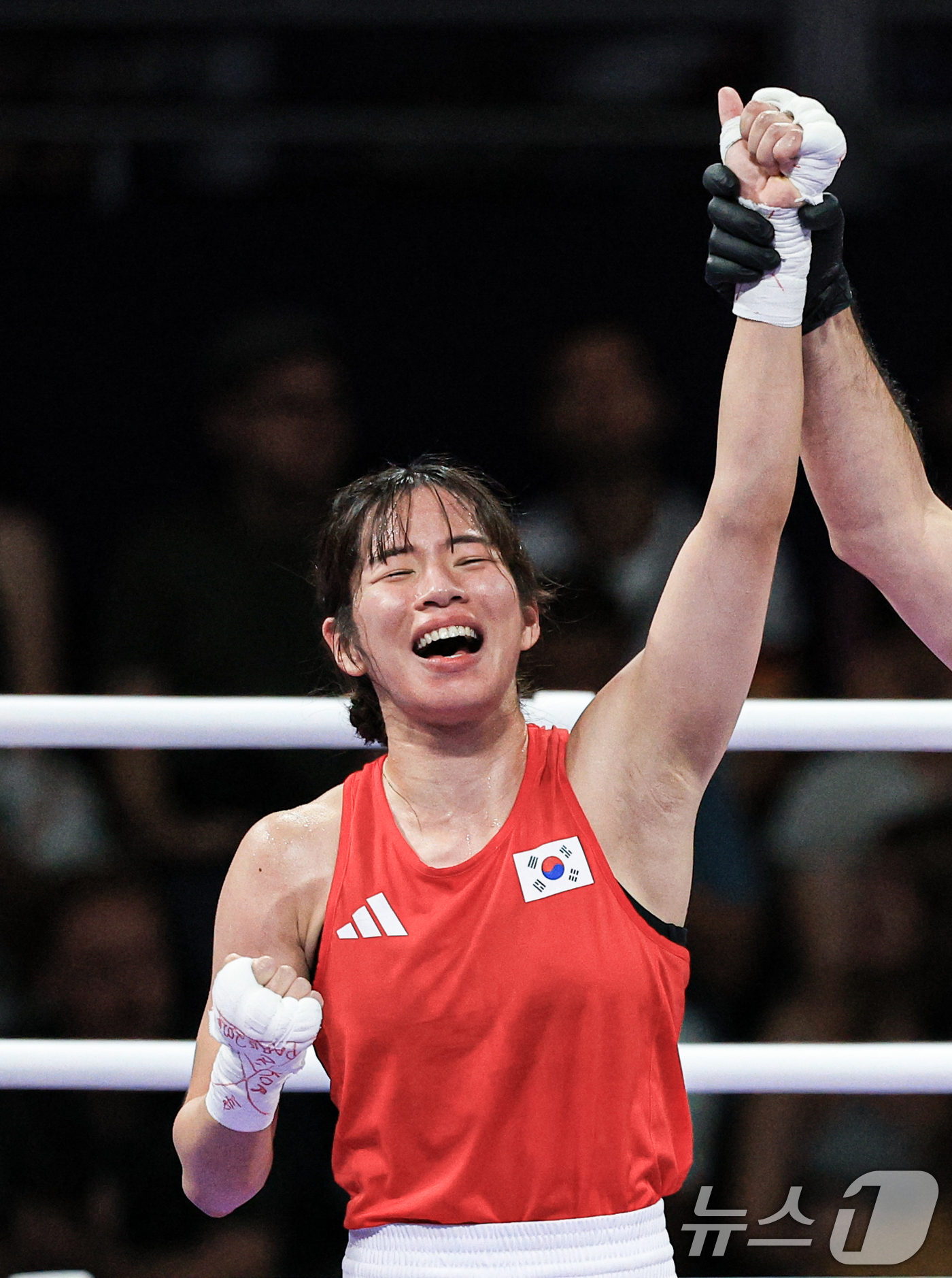 임애지 '한국 女복싱 사상 메달 확보'