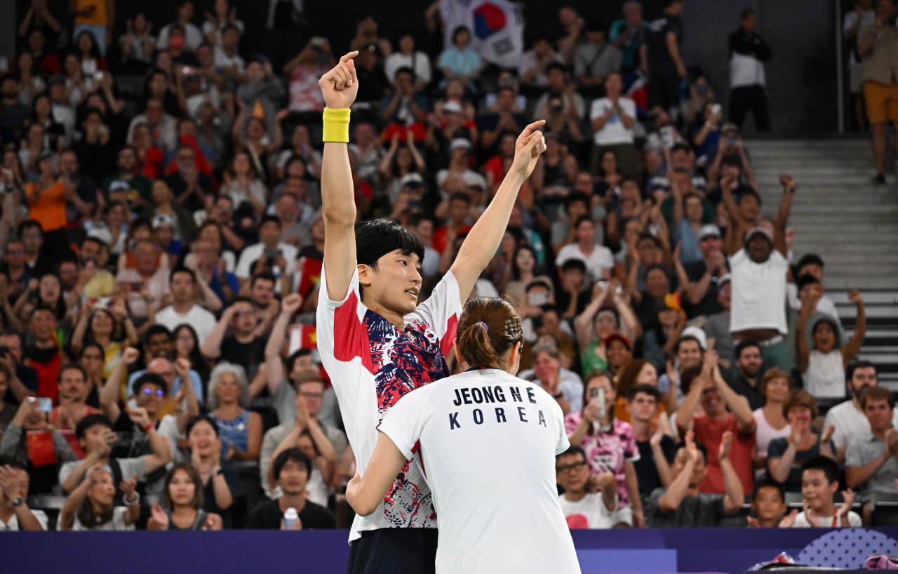 배드민턴 세계 8위 후배들, 2위 선배팀 꺾고 결승행 [파리2024]