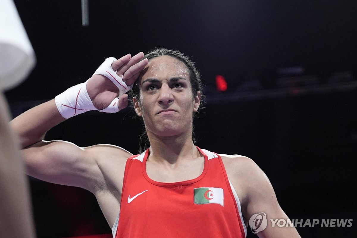 'XY염색체' 칼리프, 여자복싱 4강→동메달 확보…IOC 위원장 "명확한 여자로 정의 가능" [2024 파리]