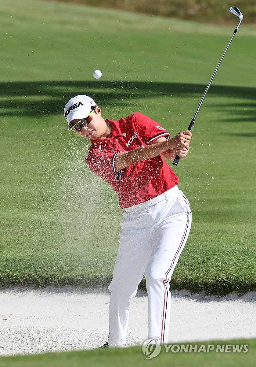 벙커샷 하는 김효주