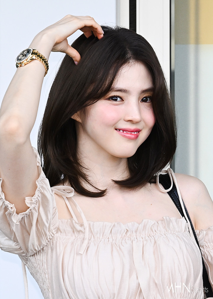 Han So-hee Slays in New Hair: Airport Fashion