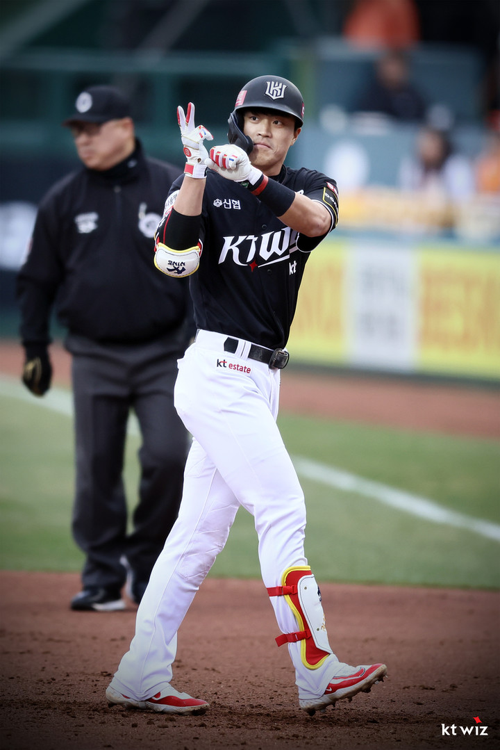 KT 천성호 좌익수 선발 출전...황재균 3번타자 배치 [수원에서mhn]