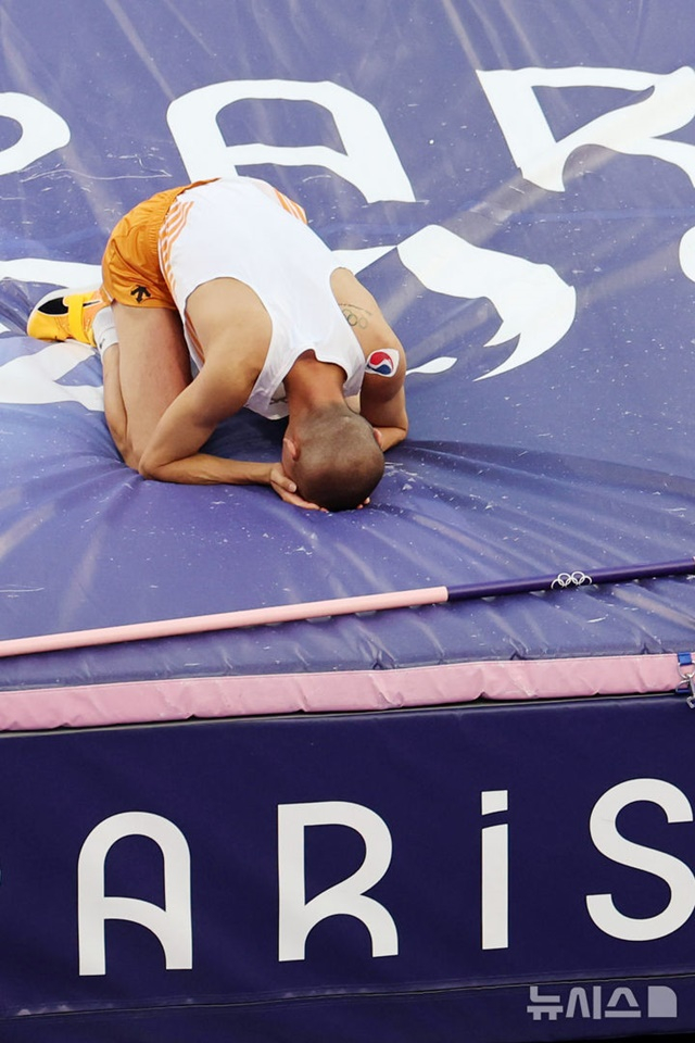 '항상 웃고 있었기에...' 더 마음 아픈 우상혁 눈물, 7위로 메달 좌절 "좋은 모습 보여주고 싶었는데..."