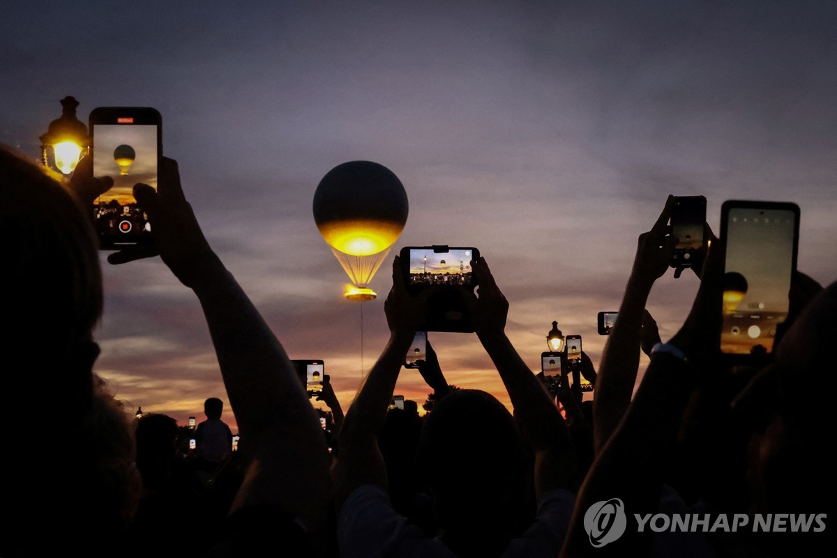 [올림픽] 또 하나의 달처럼… 열기구 성화대 파리 하늘 영구보존 검토