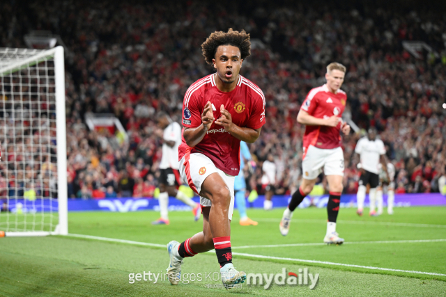 193cm FW 이적생이 살렸다! 맨유, EPL 개막전 진땀승…'브페' 원톱 출격, 더 리흐트 교체 출전