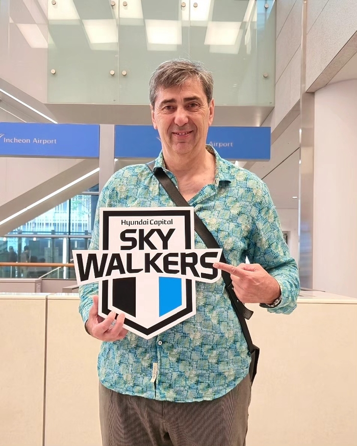 레오도 왔고, 감독도 왔고…‘명가의 재건’ 절실한 현대캐피탈, 마침내 완전체 결합