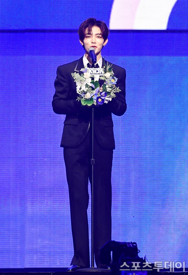 제베원 장하오 2024 케이 월드 드림 어워즈 글로벌 유픽 초이스상 수상 열심히 투표해줘서 감동받았다