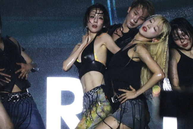 "헐벗을 것" 산다라박, 크롭브라탑 워터밤 여신..2NE1 재결성 앞두고 화끈 [Oh!쎈 이슈]