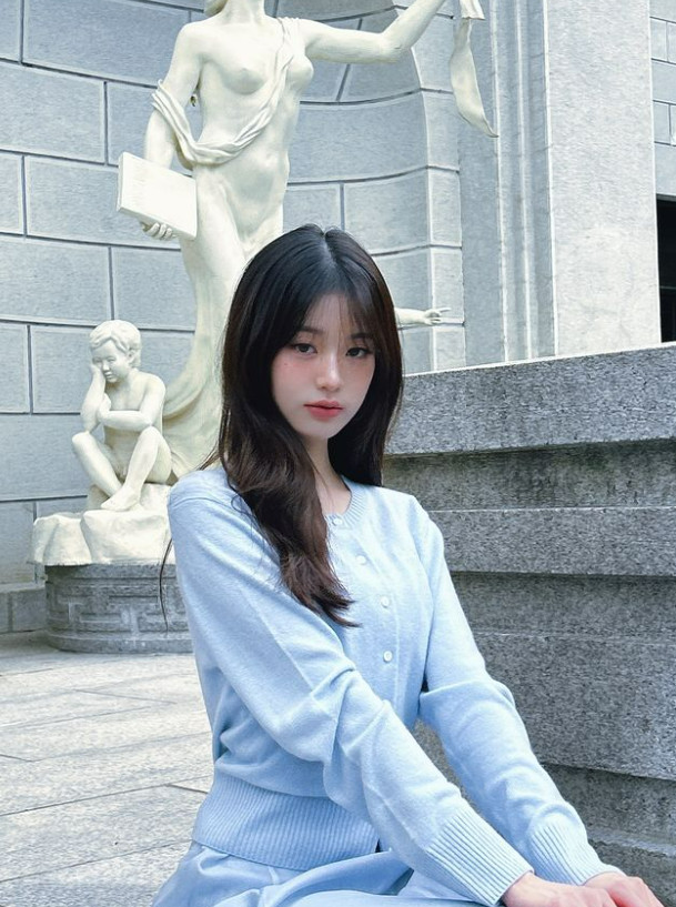 '174cm' 장원영, 제일 먼저 맞이한 2025년…폭염 속 '계절 역행'