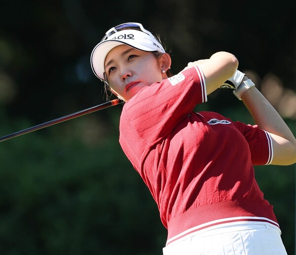 '행운의 이글 퍼트' 배소현, 시즌 3번째 우승 기회 [KLPGA KG레이디스 오픈]