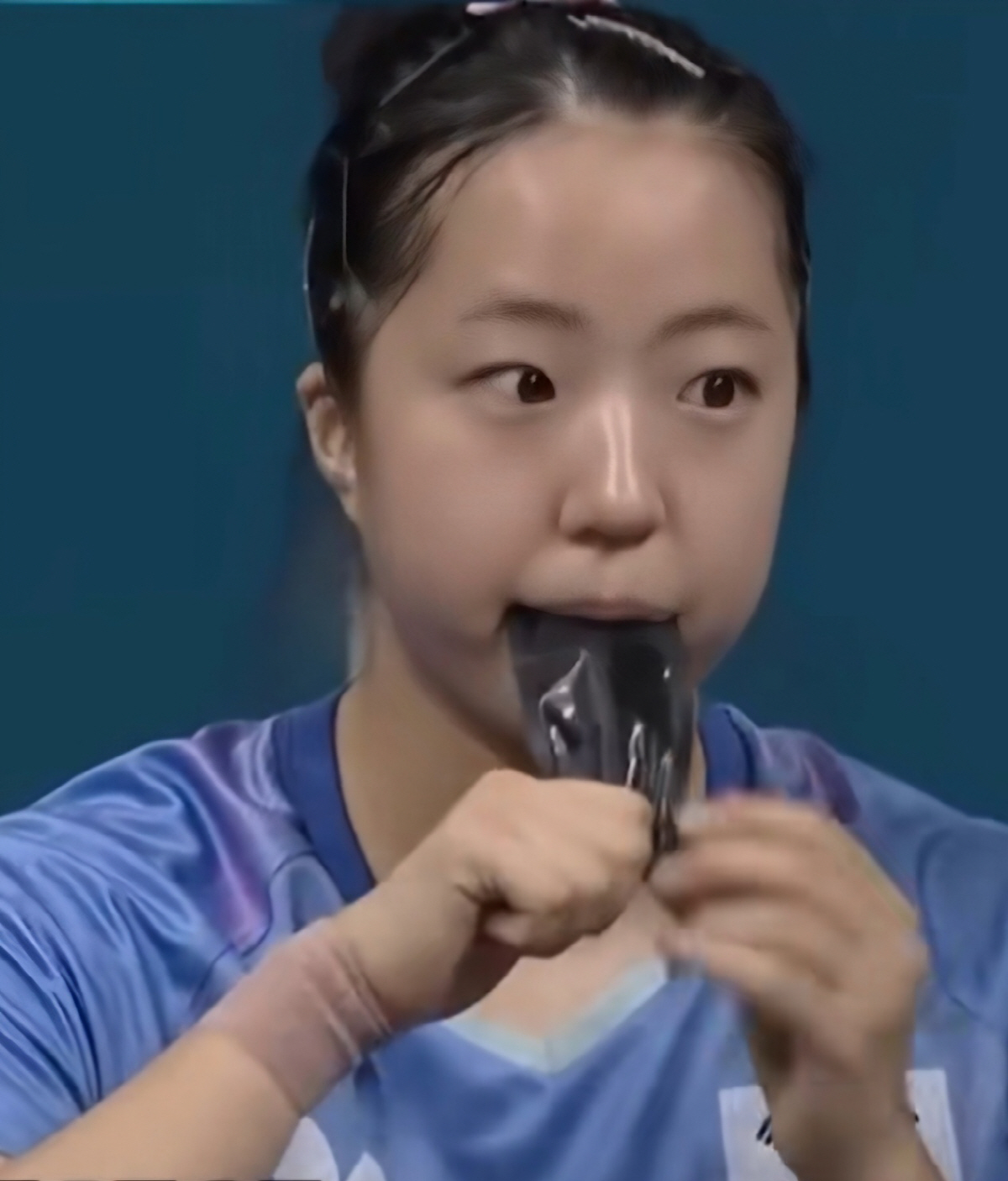 '먹방요정'신유빈,'품절대란' 그 에너지젤 전속모델 됐다! '매출 대박'업체"관련제품 평생제공"