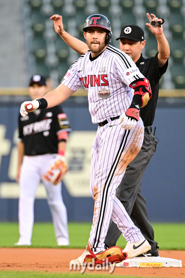 '고졸최다 SV' 김택연-'3승 ERA 0.70' 네일-'8홈런 OPS 1.130' 손호영 등…KBO, 8월 월간 MVP 후보 발표