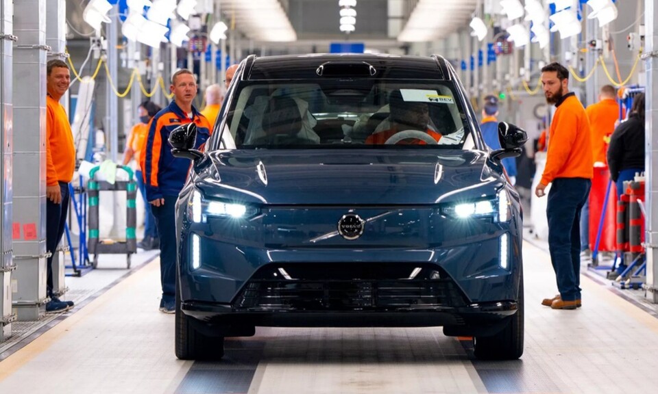 볼보 EX60, 2026년 글로벌 출시 확정…차세대 'SPA3 플랫폼' 첫 적용 | 오토헤럴드