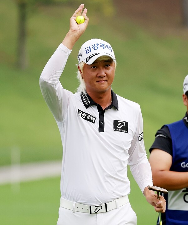 '36홀 노보기' 허인회, 골프존·도레이 오픈 2R 단독 1위 [KPGA]