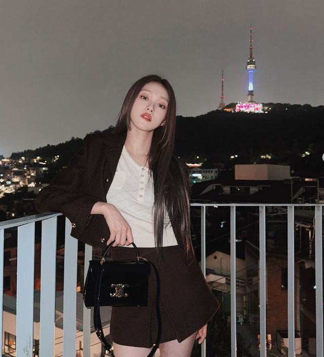 이성경, 174cm·50kg 단화 신어도 신이 빚은 몸매