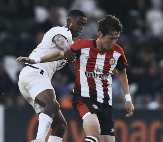 한국 센터백 최초 EPL 데뷔 앞둔 김지수 "'제2의 김민재'보단 나만의 스타일로 우뚝 설 것"