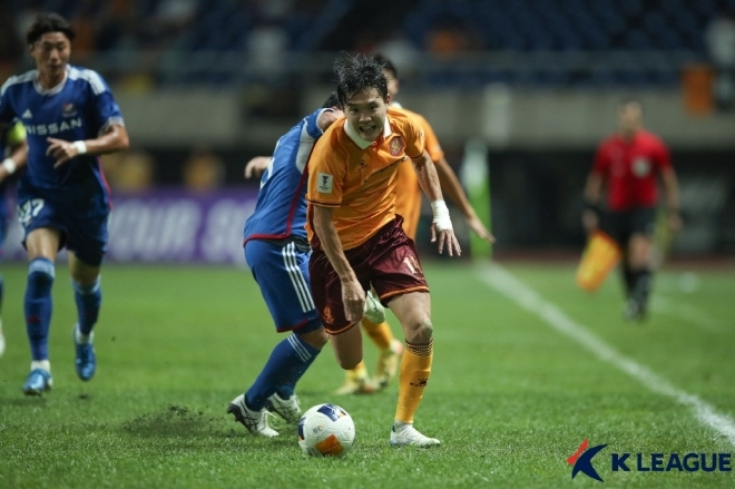 7-3 대승이었지만... 정호연이 요코하마 상대하고 놀란 두 가지, ‘빠른 템포·전방 압박’···“K리그에선 보기 드문 경우였다” [MK인터뷰]