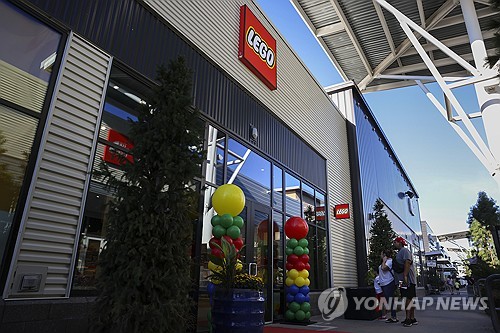 LEGO Store Opening at Nebraska Crossing