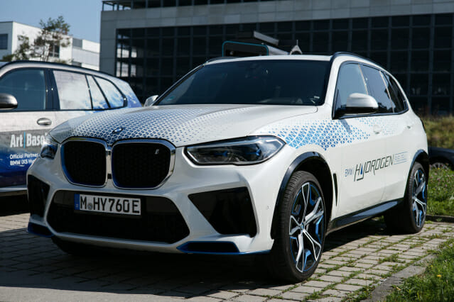 [타보고서] 3분 완충에 500㎞…전기차 단점 없앤 'BMW iX5 하이드로젠'