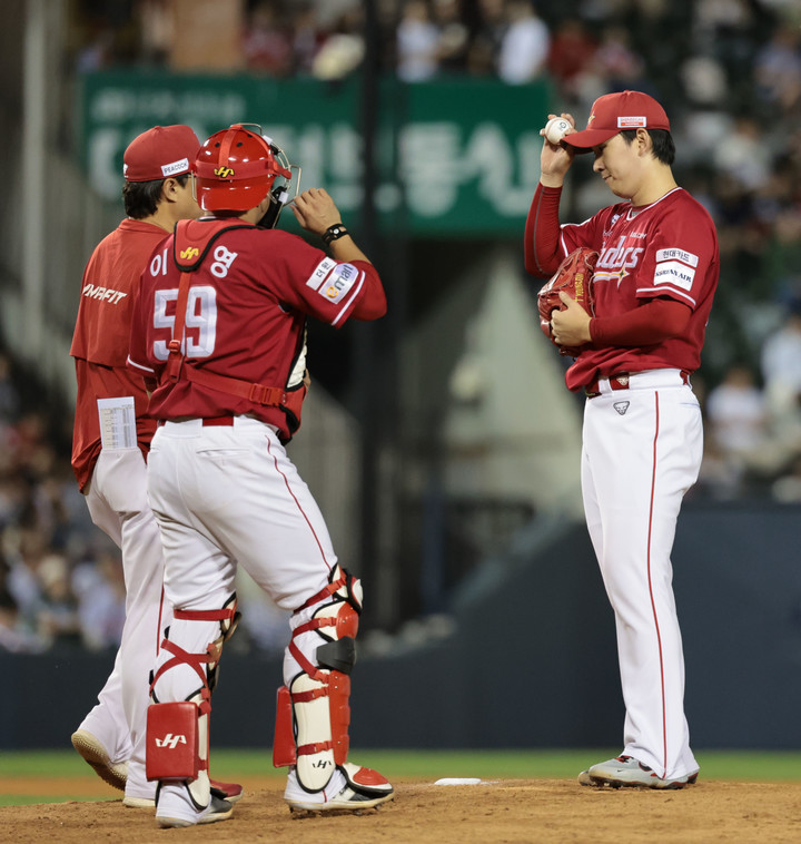 '갑작스런 제구 난조' SSG 송영진, 두산전 4이닝 6실점 부진 [잠실에서mhn]