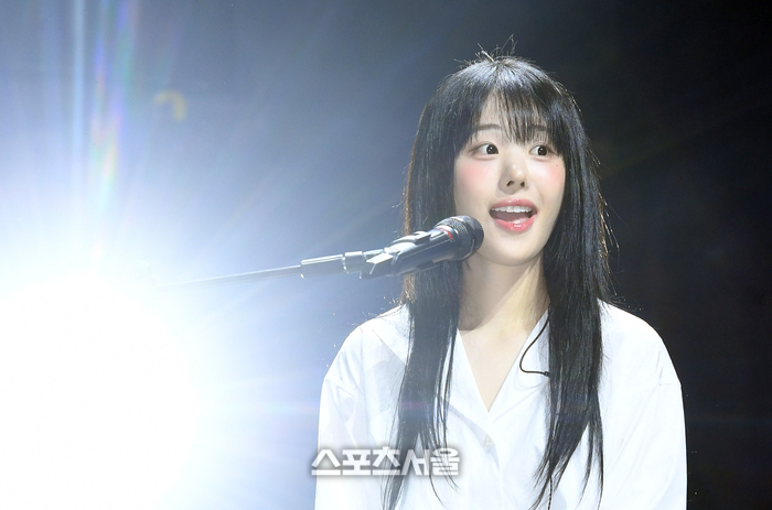 QWER 히나 “알고리즘 덕 많이 봤다…‘고민중독’처럼 사랑받길”