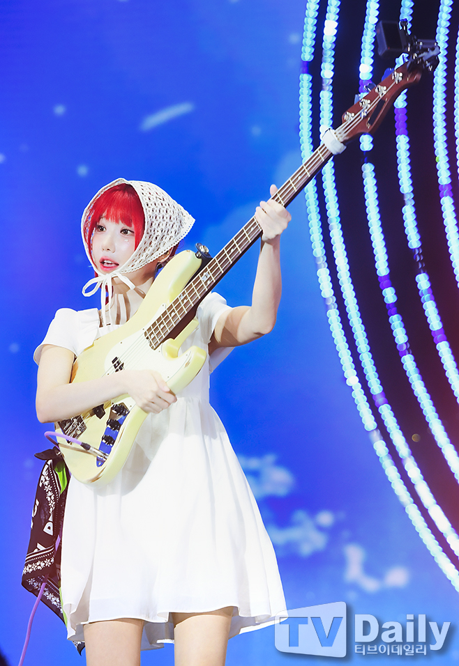 [TD포토] QWER 마젠타 '무대장인'