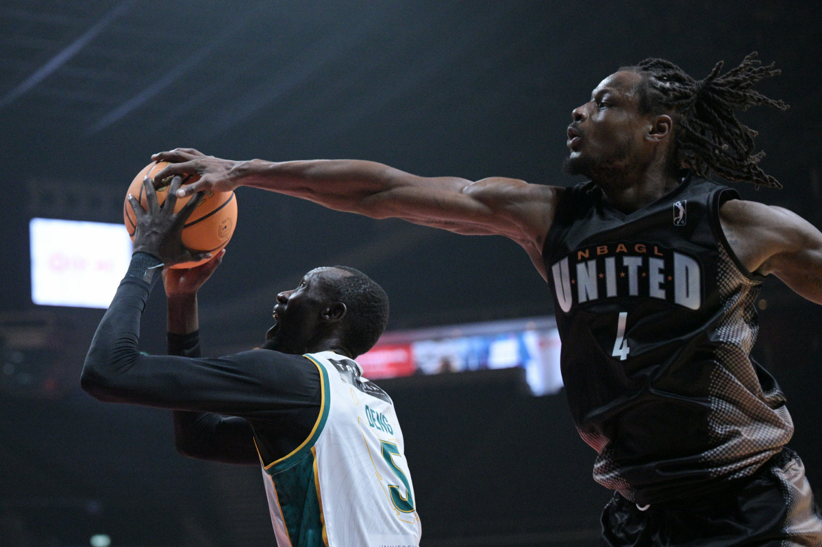 [집중분석] 10kg 줄어든 디온테 버튼. 포스트 수비 아킬레스건. KCC의 2가지 플랜